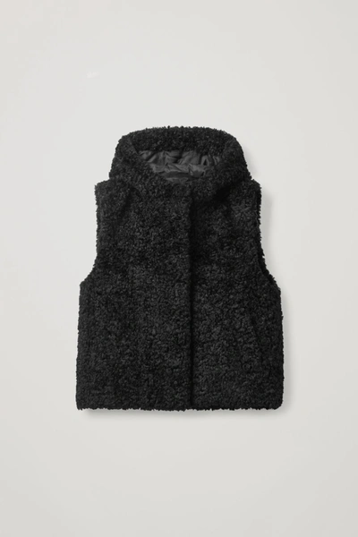 Cos Hooded Shearling Gilet In Black | ModeSens