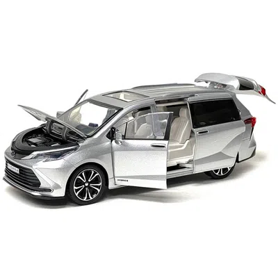 Motormax Toyota Sienna Minivan 1 By 24 Scale Diecast Model Car, Silver ...