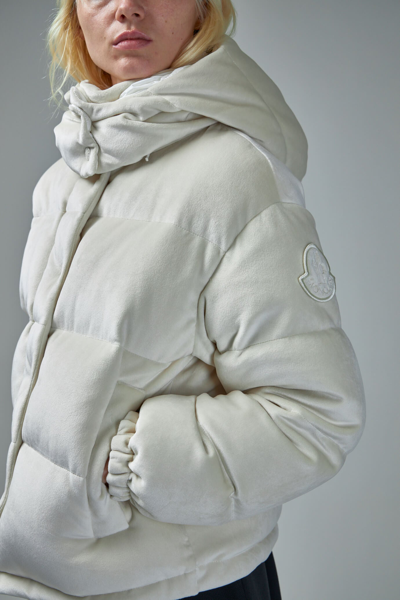 Moncler Daos Textured Puffer Jacket In White | ModeSens